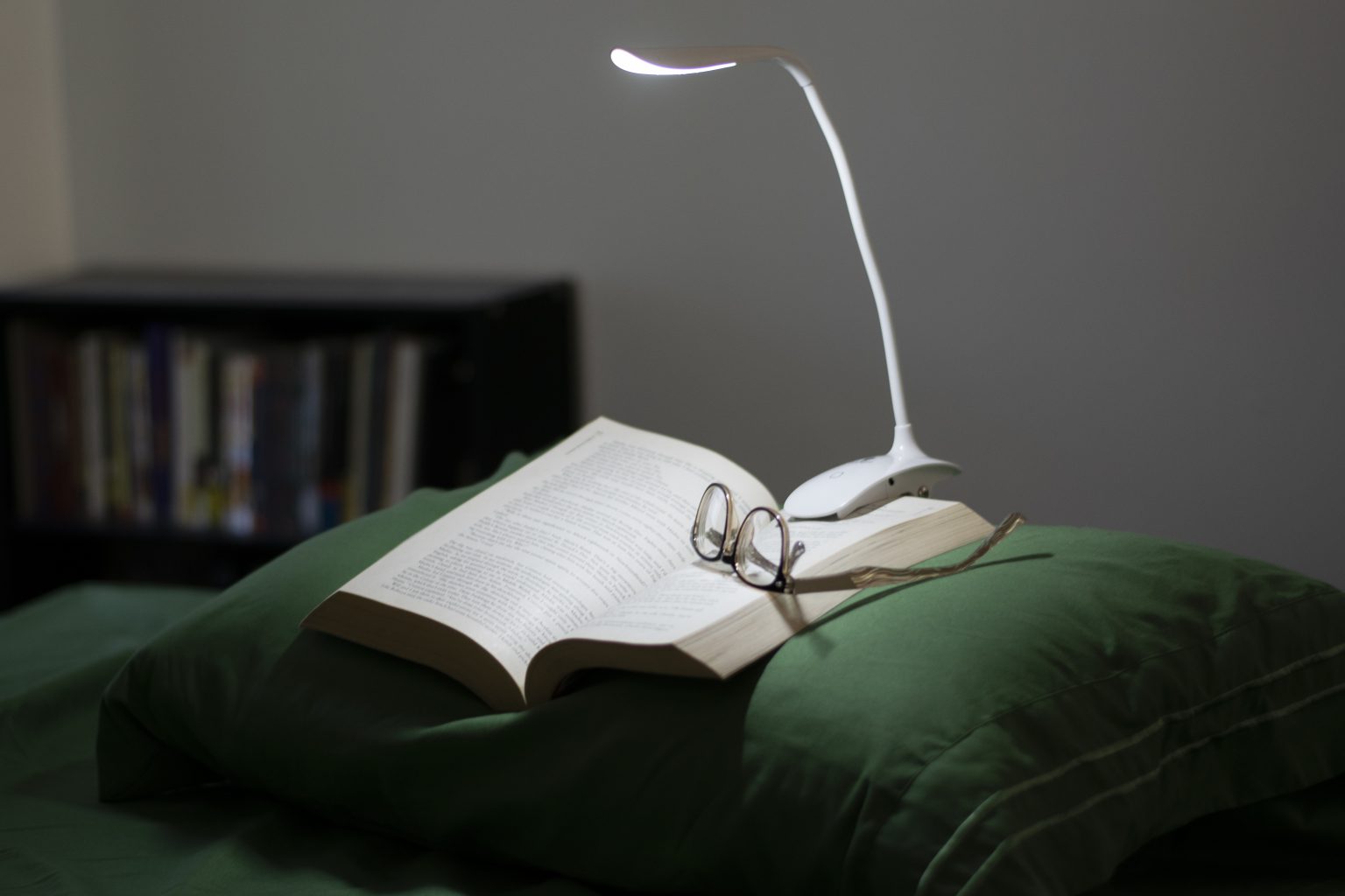 Smart Clip-On Lamp - The Daylight Company
