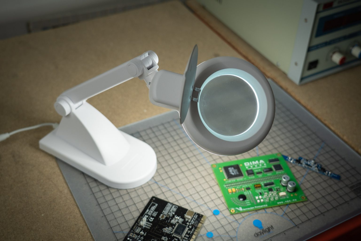 LED Magnifying Table Lamp - The Daylight Company